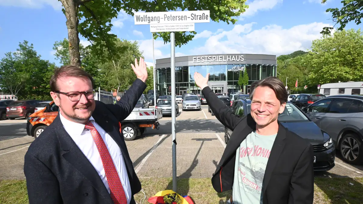 Wolfgang-Petersen-Straße in Emden eingeweiht: Sohn Daniel kam mit ...