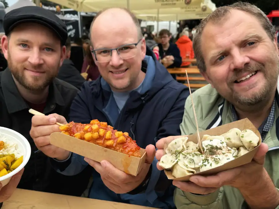 Streetfood-Festival in Oldenburg: Leckeres Angebot auf dem Schlossplatz