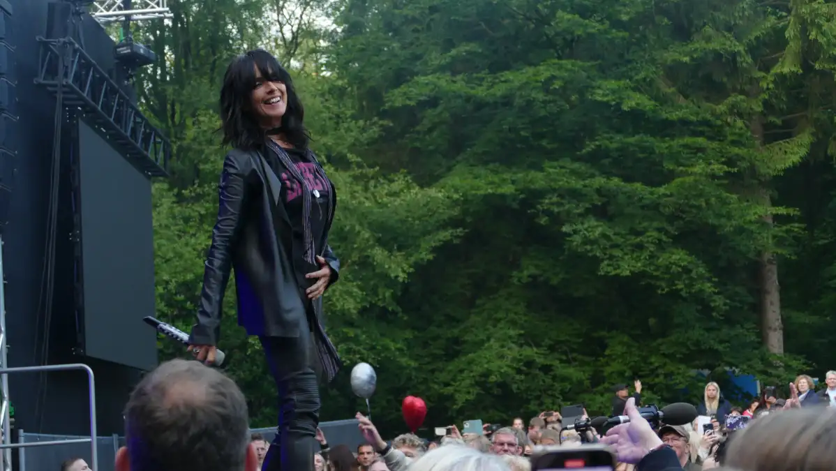 Nena Tourauftakt in Wiesmoor: Pop-Ikone rockt die Bühne mit Hits
