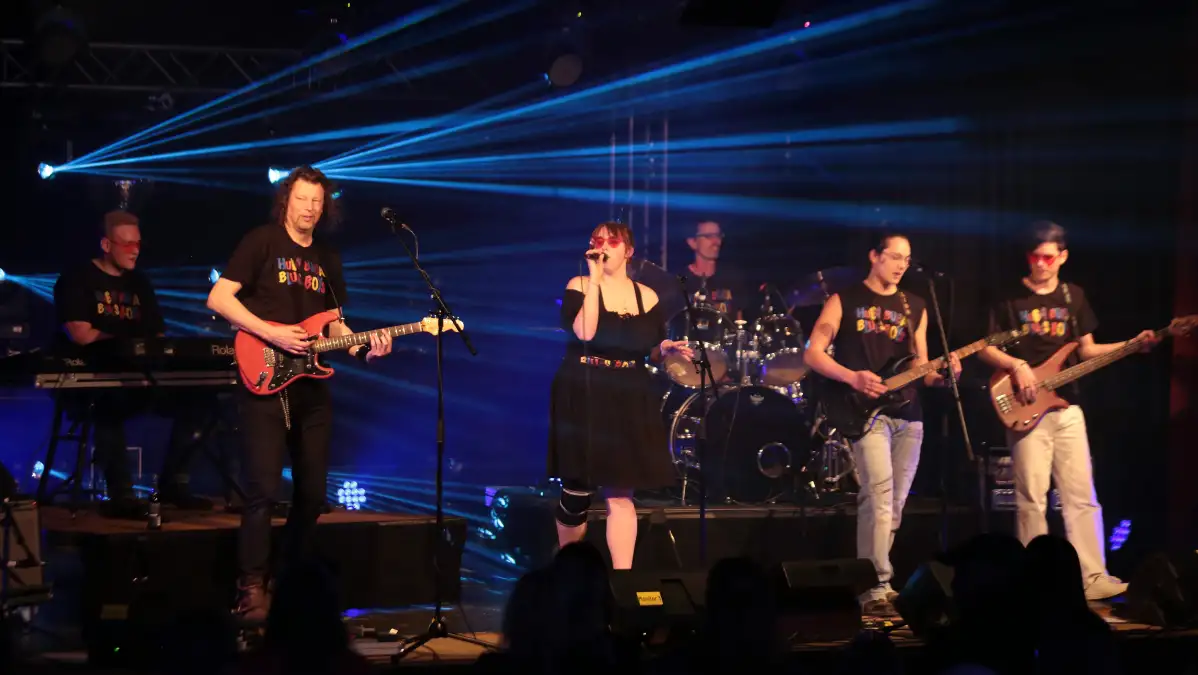 Konzert in Wilhelmshaven: „Huba Buba Blues Boys“ rocken das Foyer der IGS