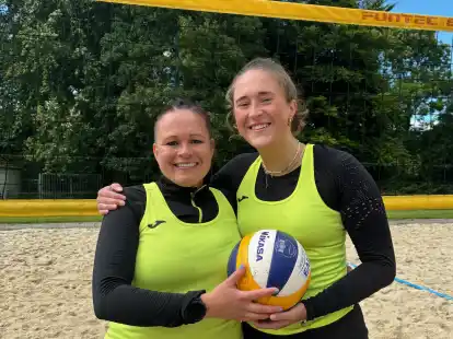 Emder Beachvolleyballerinnen kämpfen in Wilhelmshaven trotz Verletzungen um Platzierungen