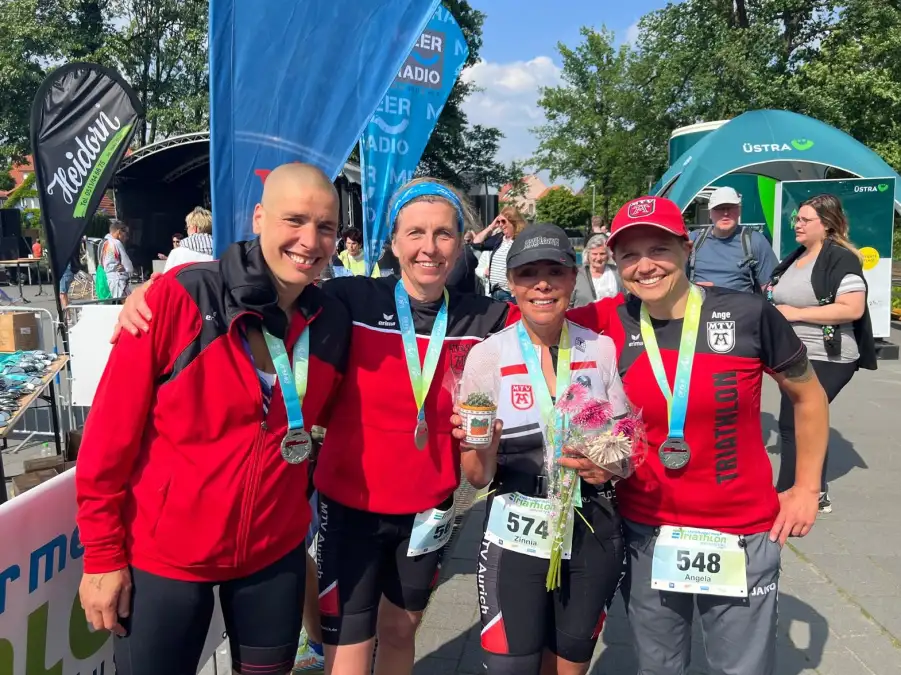 Triathlon in Steinhude: Frauenpower des MTV Aurich dominiert Mitteldistanz
