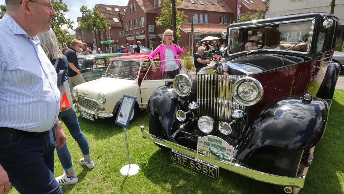 British Vintage Car Meeting in Rastede: Engländer-Treffen auf dem Kögel ...