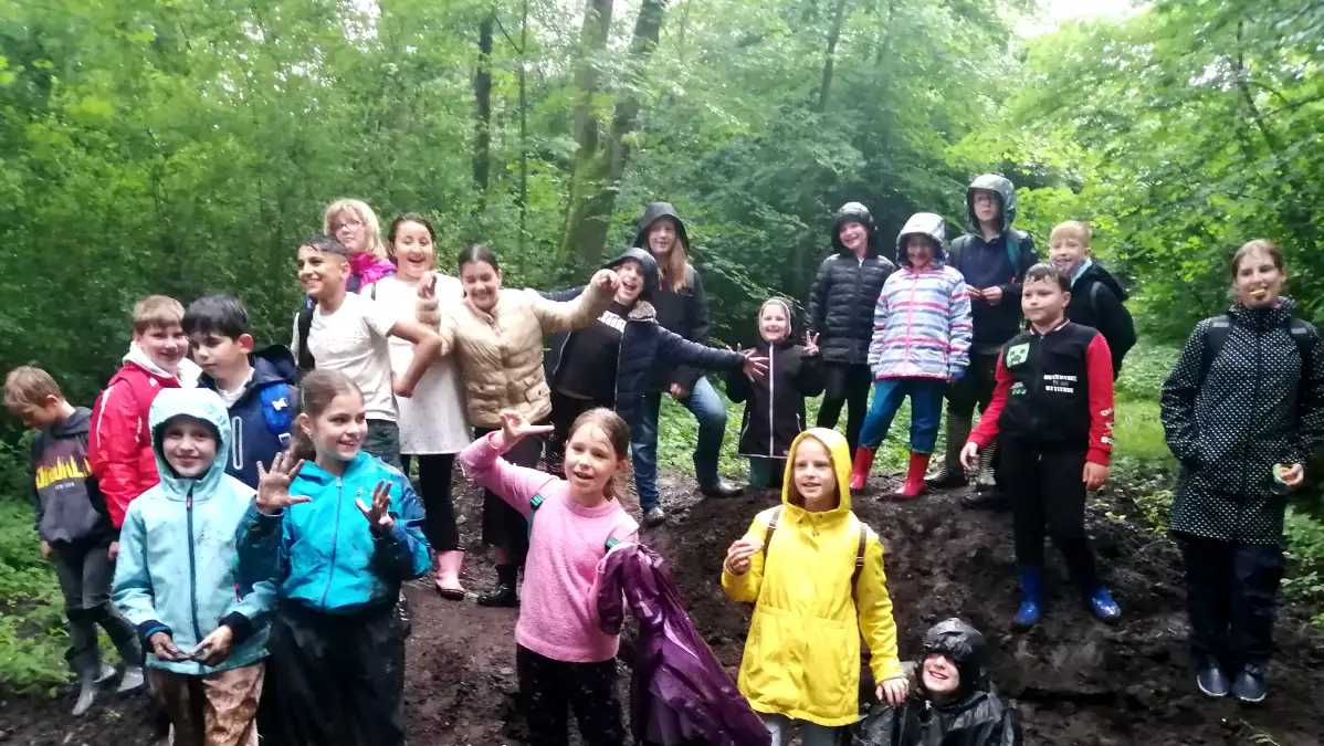 Grundschüler aus Harrien erkunden Braker Stadtwald bei Regen – Woche ...
