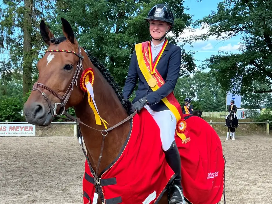 Weser-Ems-Meisterschaften im Reiten: Leonie Pander und Tanja Fischer siegen