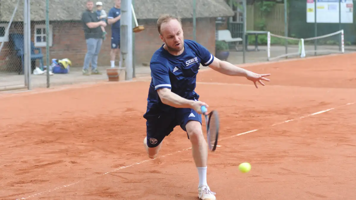 Tennis beim TK Nordenham: Stefan Harms gewinnt Altersklassen ...
