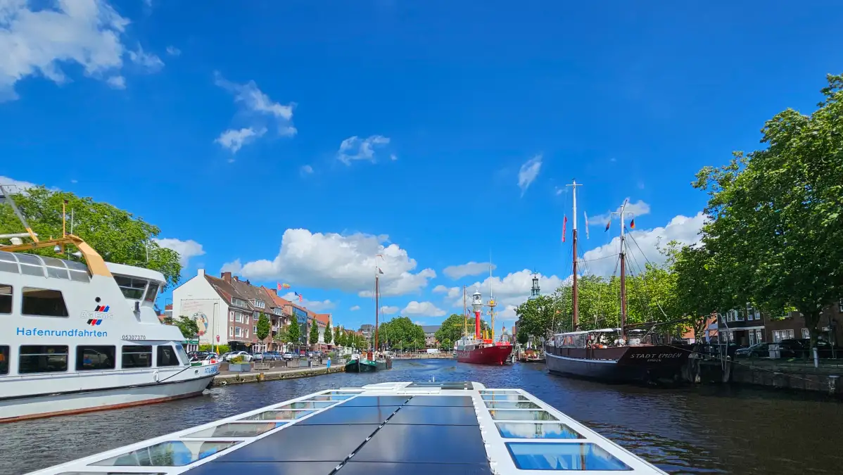 „He lücht!“ – Eine Bootsfahrt durch den Emder Hafen zu den höchsten ...