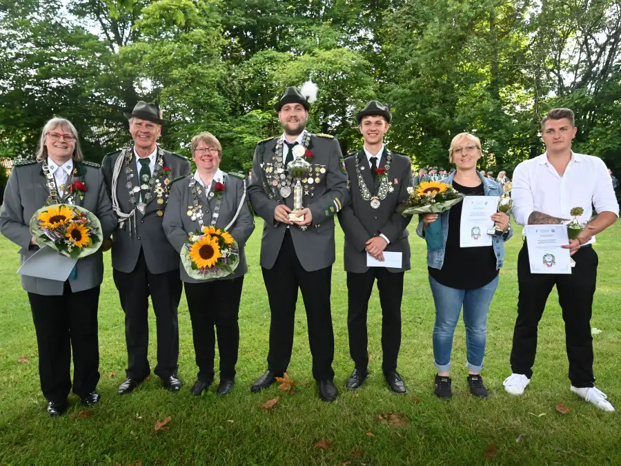 Schützenfest Ganderkesee: Sebastian Berkahn und Inge Noster führen ...