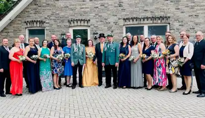 Schützenfest in Hilkenbrook: Heino und Anja Bröker geben Königswürde ab