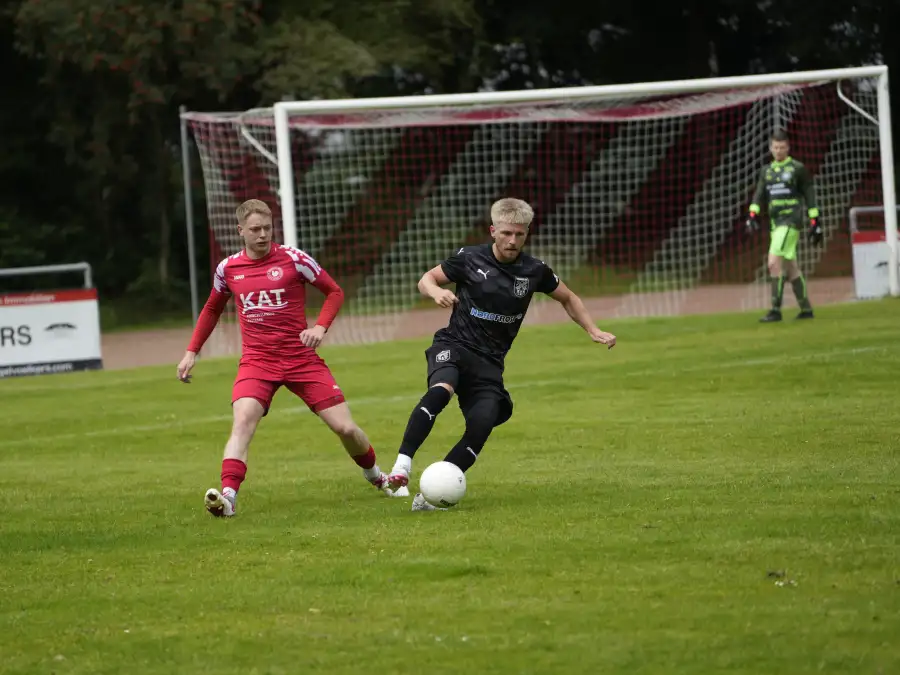Fußball-Testspiel: VfB Germania Wiesmoor unterliegt Heidmühler FC