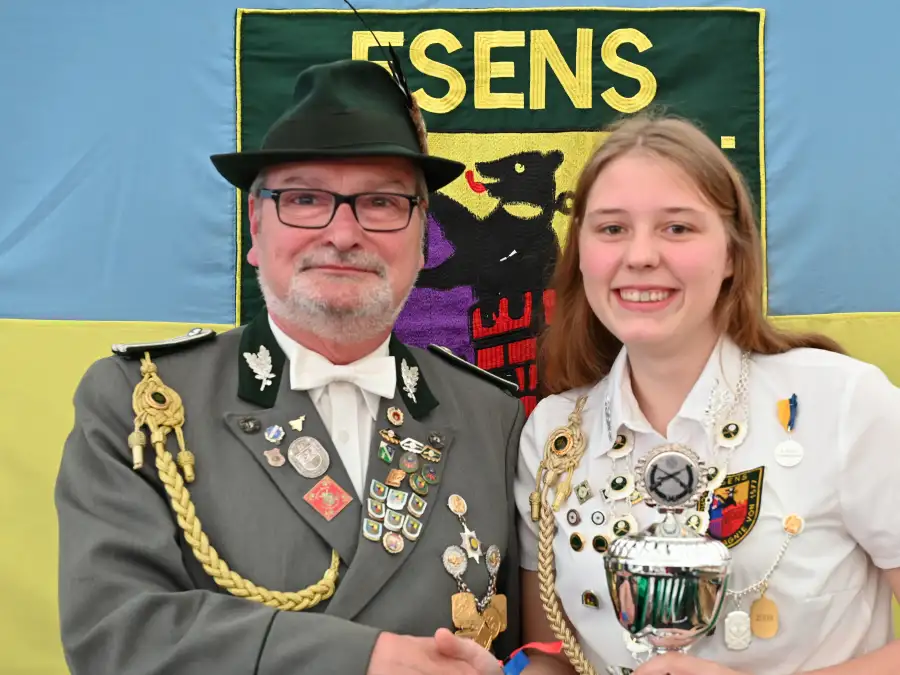 Jugendschützenkönigin der Schützencompagnie Esens ist Lina Meints – Sie ...