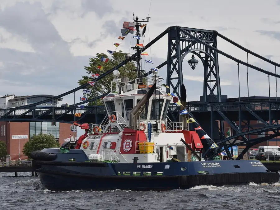 Schlepperneubau in Wilhelmshaven angekommen: „VB Tragen“ für LNG ...