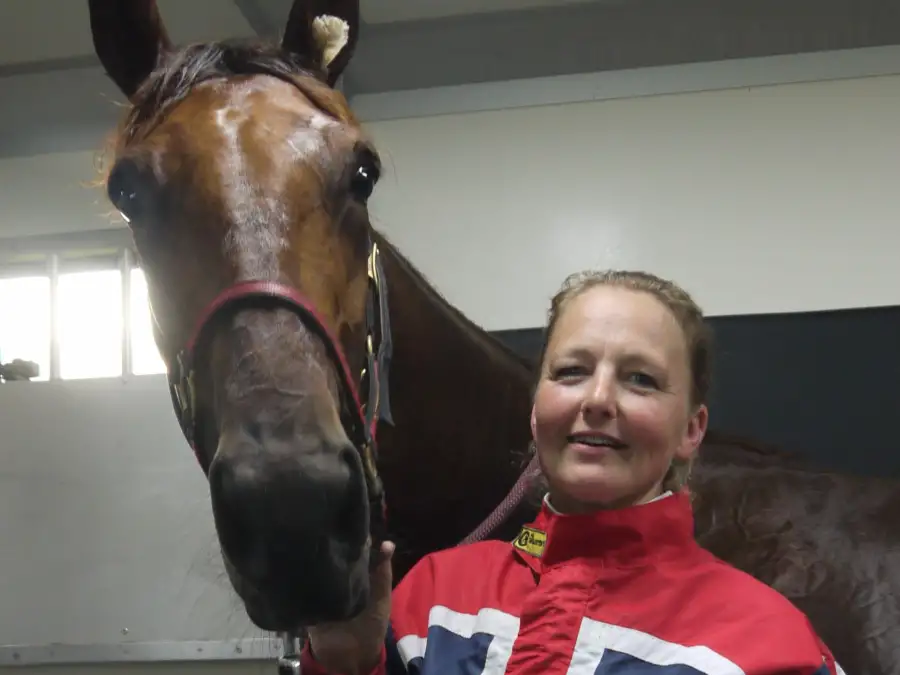 Trabrennen in Hooksiel: Sandra Hamacher und Ivonka O.E. hoffen auf der ...