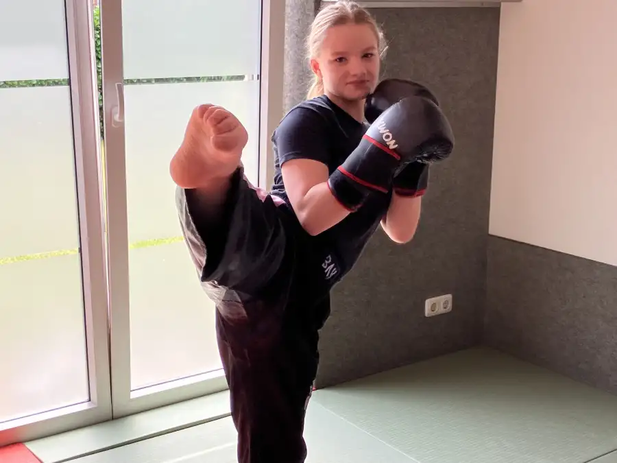 Kampfsport in Varel: Hanna Simon aus Zetel startet Ausbildung im ...