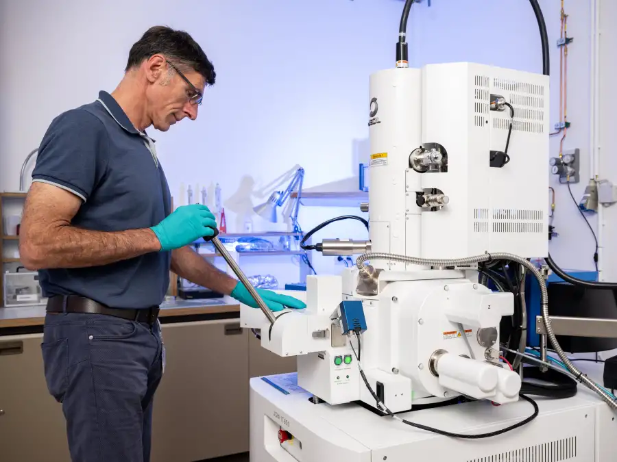 Rasterelektronenmikroskop in Oldenburg: Neues Gerät revolutioniert ...