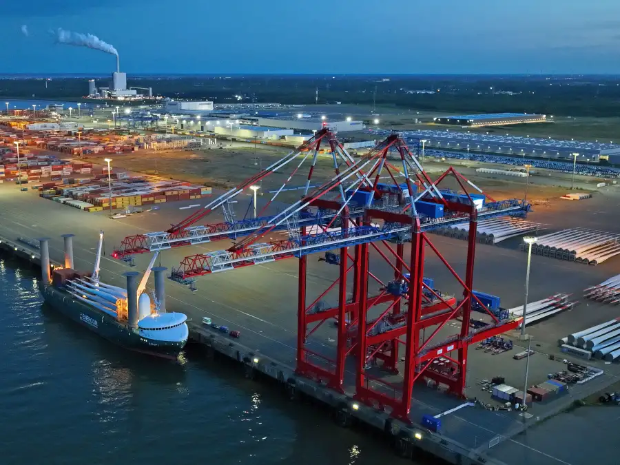 Windenergie in Wilhelmshaven: „E-Ship 1“ von Enercon löscht Ladung am ...