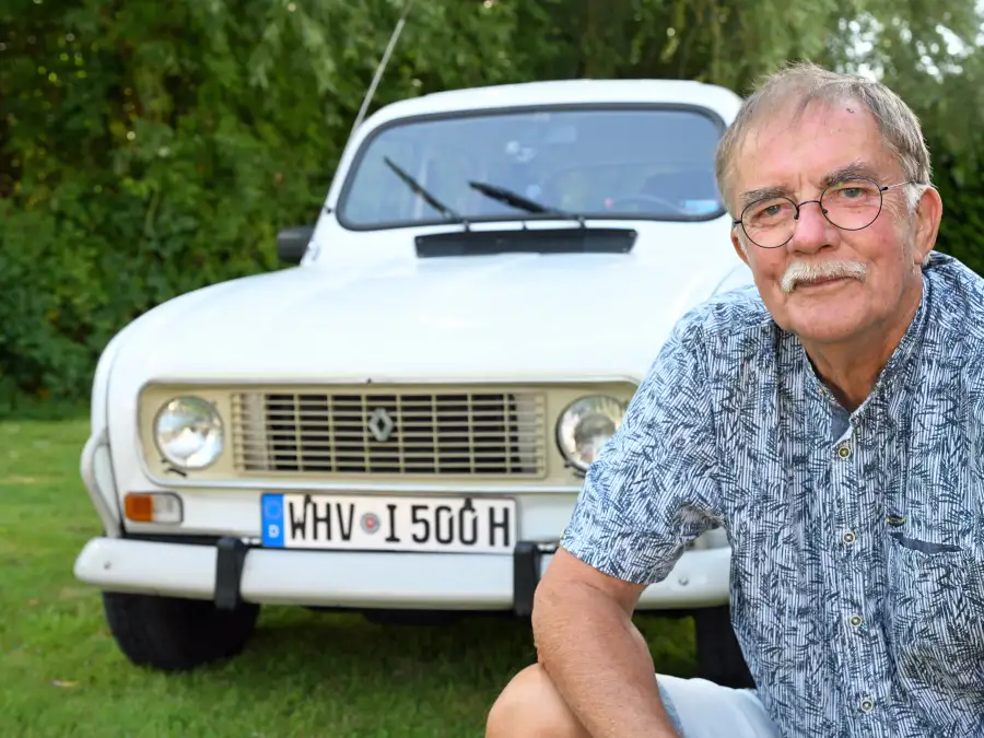 Oldtimer-Abenteuer: Wilhelmshavener Helmut Kahl und sein Renault 4 aus ...