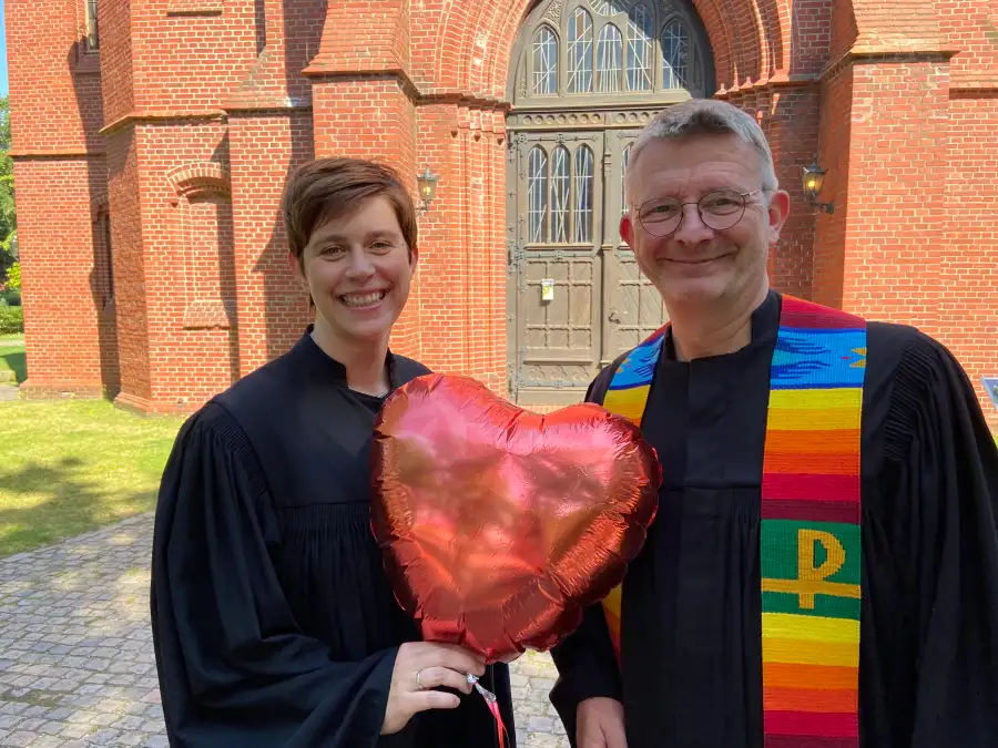 Spontan heiraten in Oldenburg: Ohmsteder Kirche schenkt Paaren einen ...