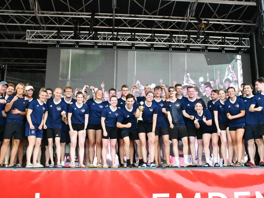 Emder Hafenmeile: Packende und spannende Duelle unter den Drachenbooten ...