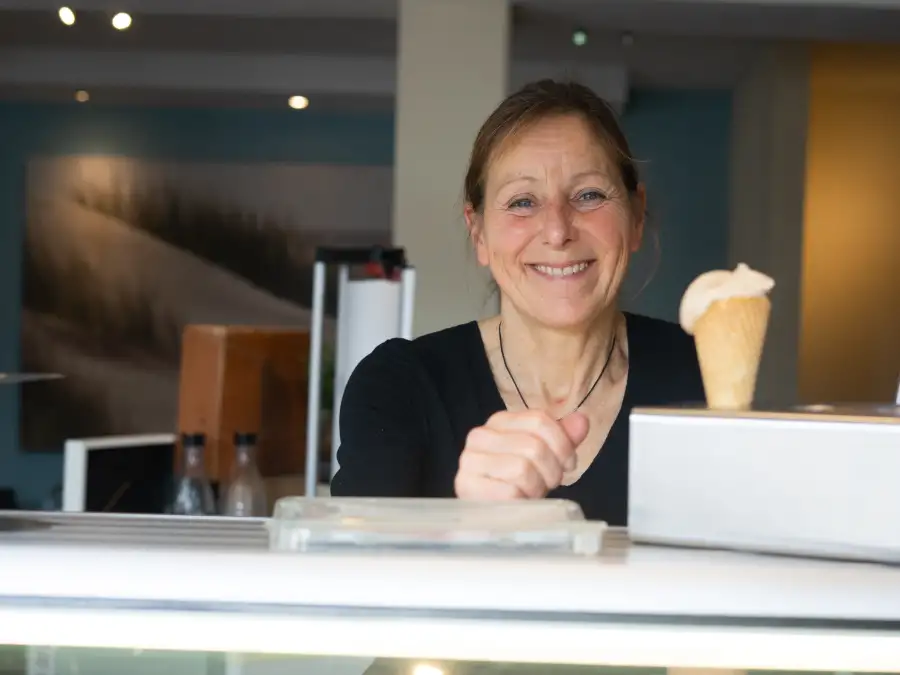 Serie: Ein Tag mit einer Eisverkäuferin im Eishaus Jever
