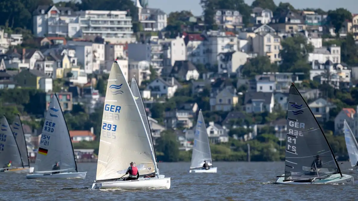 Finn-Dinghy Meisterschaft in Hamburg: Erfolge und Herausforderungen für ...