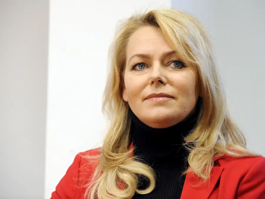 Eva Herman: Vom „Tagesschau-Star“ zur Verschwörungsikone im Podcast ...