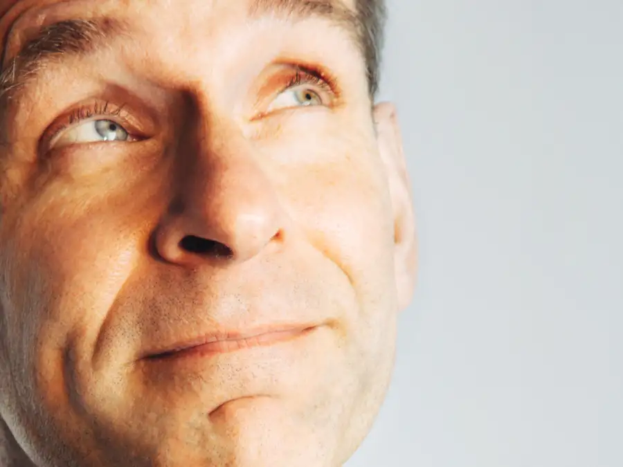 Thomas Philipzen in Brake: Neues Kabarettprogramm „Hirn in Teilzeit“ im BBZ
