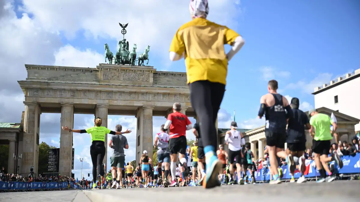 Rekord: Mehr als 54.000 erreichen Marathon-Ziel in Berlin