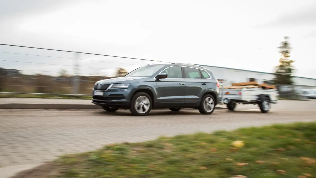 Unfälle mit Anhängern vermeiden: Polizei und TÜV geben Tipps für Fahrer ...