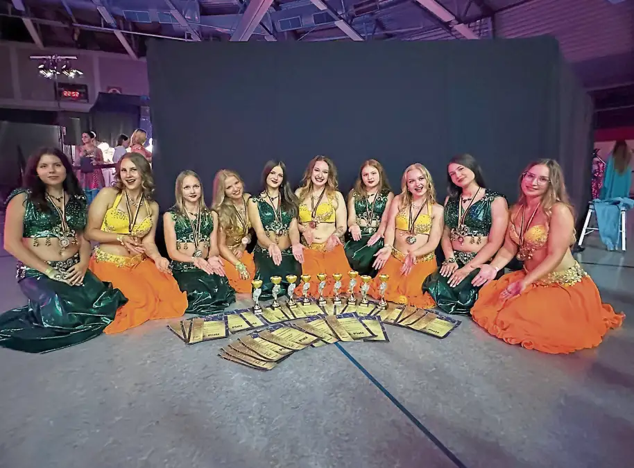 Bauchtanz in Oldenburg: GVO-Gruppen Anissa und Zahira räumen bei Deutscher Meisterschaft in ...