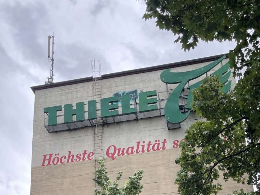 Graffiti in Emden: \"KIBA\"-Schmierereien am Thiele Tee-Bunker ...