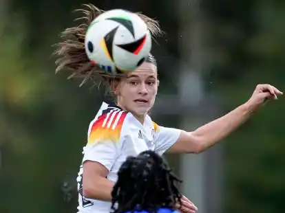 Fußballerin aus Nordenham: Tuana Mahmoud trifft für deutsche U23 ...