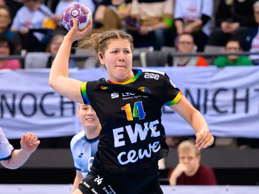 Handball in Oldenburg: Marie Steffen vom VfL Oldenburg wartet auf ...