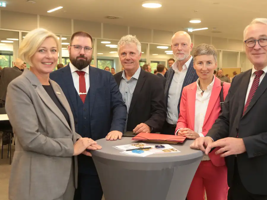 Jade Hochschule Wilhelmshaven feiert 15 Jahre Innovation und Wachstum
