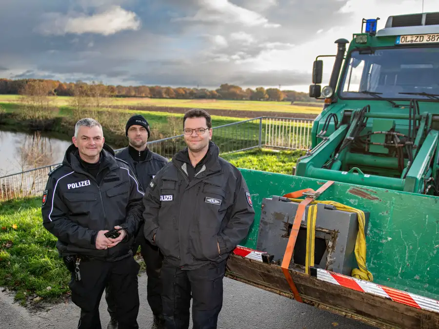 Polizei-Taucher bergen Safe aus Hunte bei Tungeln: Hinweise zur ...