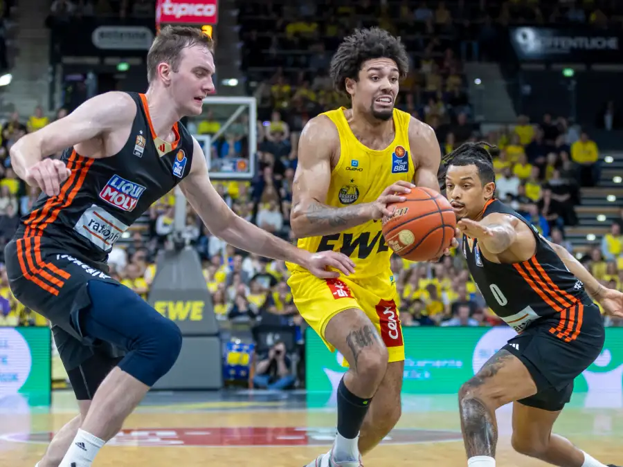 Sport im Oldenburger Land und Ostfriesland: EWE Baskets und Kickers Emden führen Zuschauer ...