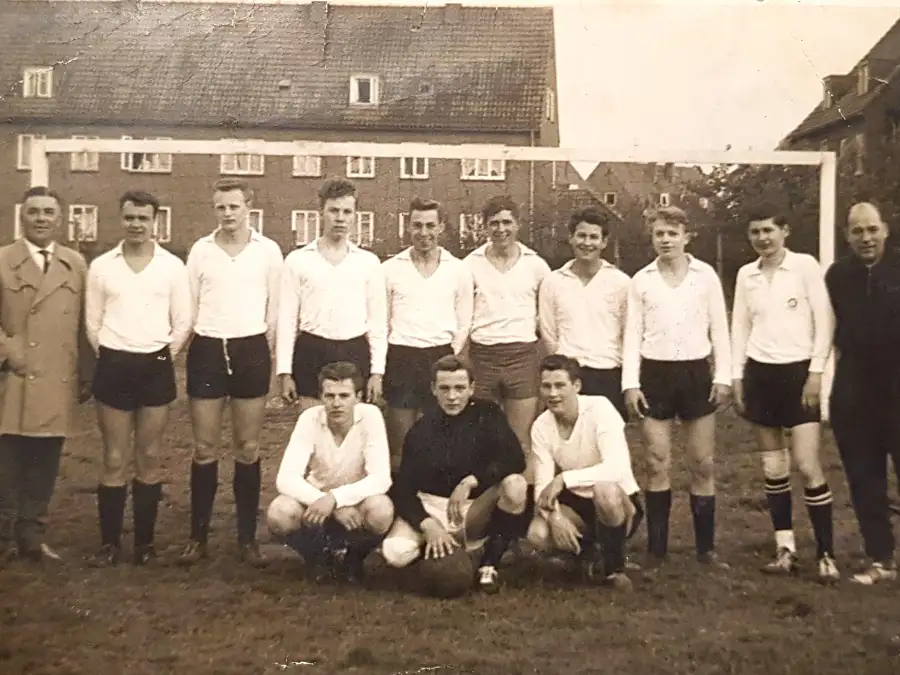 Emden in den Aufbaujahren: Fußball, Schrott und Trümmer ...