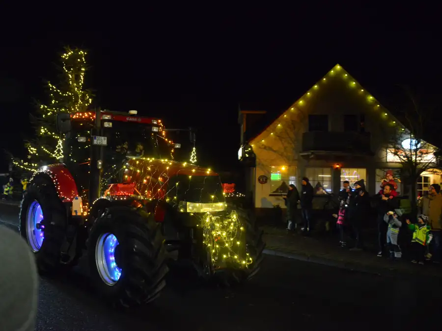 Lichterfahrt in Ganderkesee: Landwirte sammeln mit Treckerkorso fürs Kinderhospiz