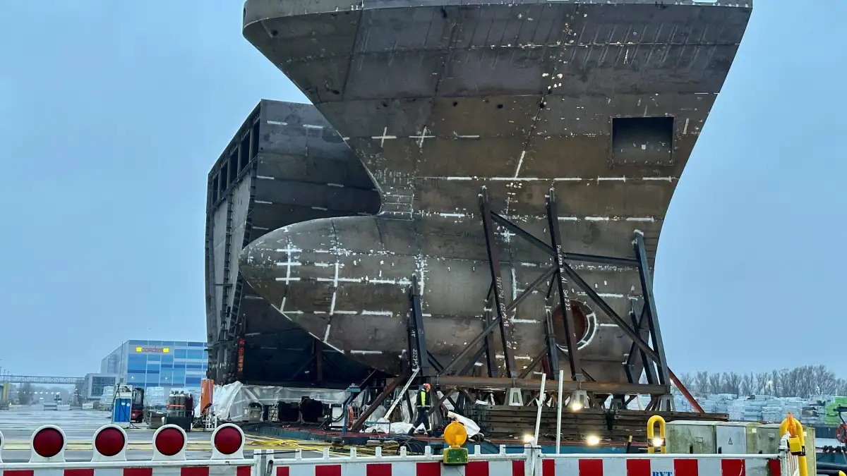 Schiffsbau in Bremerhaven: Geheimnisvolle Militär-Tanker-Sektionen ...
