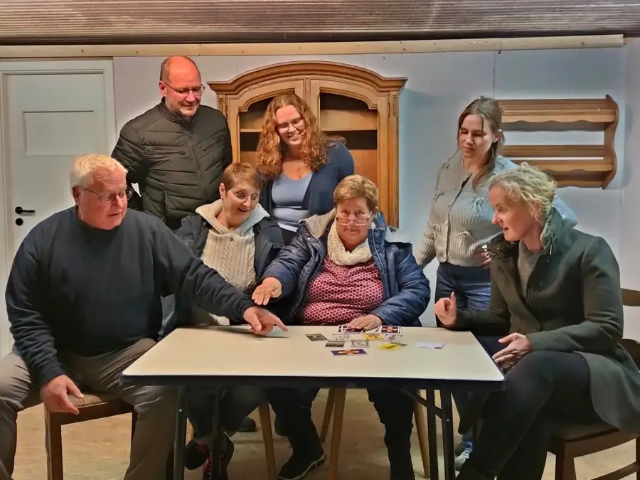 Theatergruppe Waddens zeigt „Steiht allens in de Korten“ im Rathaussaal ...
