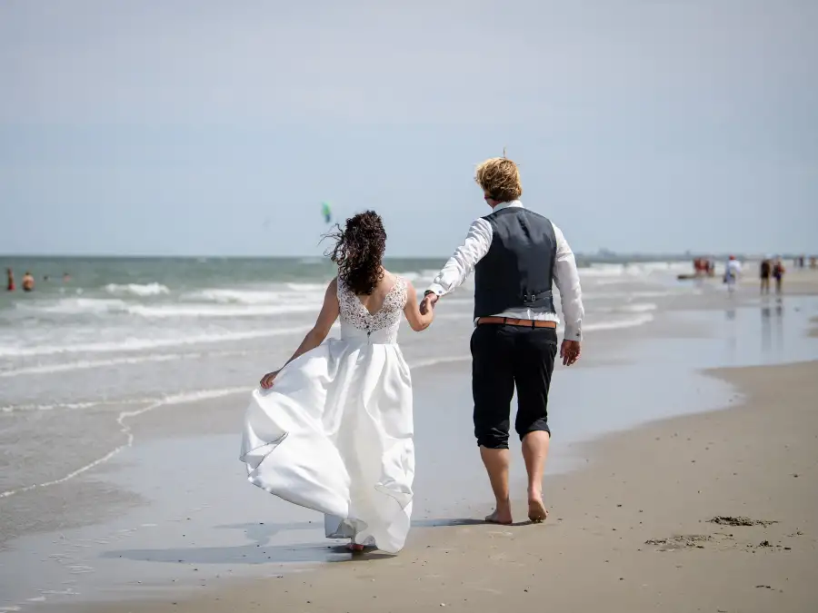 Heiraten im Landkreis Leer: Auf Borkum sind ab 2025 Trauungen am Strand möglich