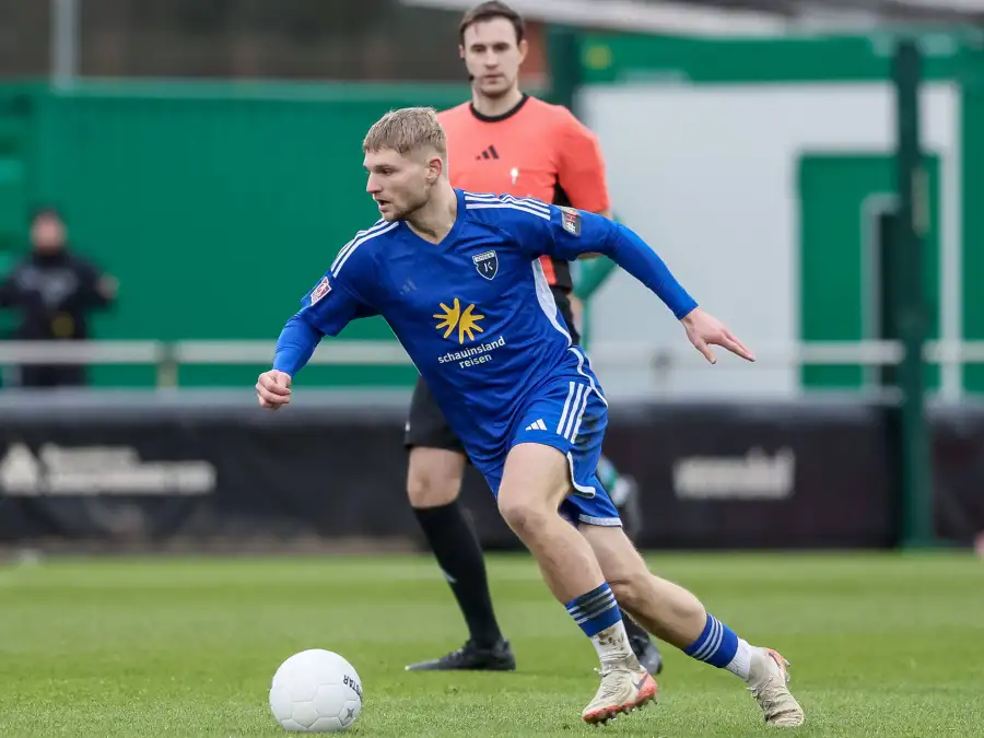 Fußball: Janek Siderkiewicz verlängert beim Regionalligisten Kickers Emden