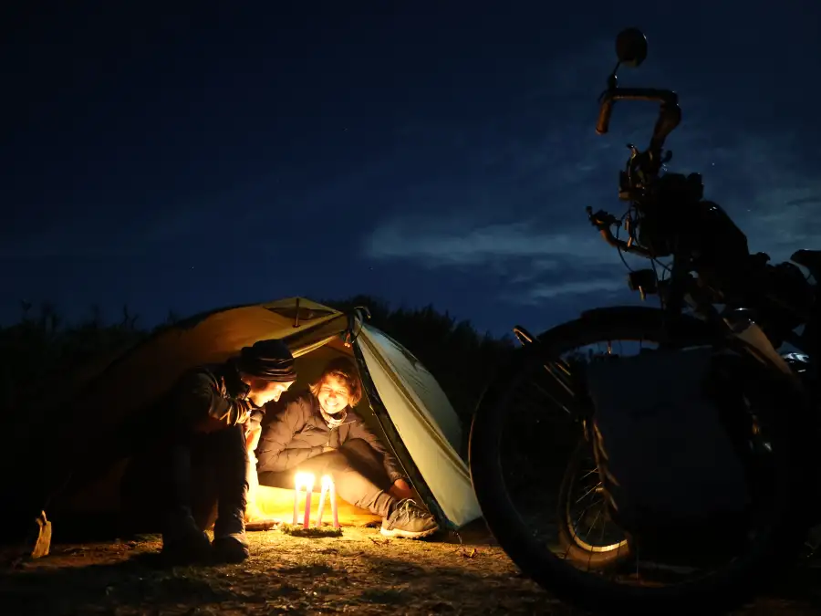 Zwei Emder radeln um die Welt: Kyra Buschak und Michael Becker feiern ...