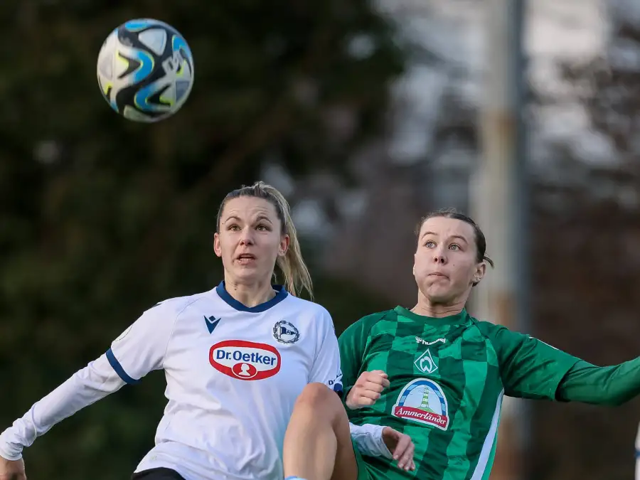 Werder Bremen in Großenkneten: Fußballerinnen feiern 8:1-Sieg gegen ...