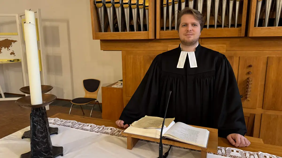 Pastor in Spetzerfehn: Tom Bettens unkonventioneller Weg zur Kanzel