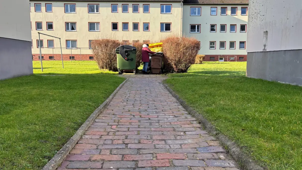 Müllprobleme in Wilhelmshaven: Überfüllte Gelbe Tonnen frustrieren Mieter