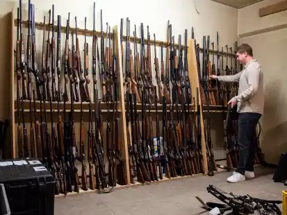 Waffenabgabe im Landkreis Aurich: Mehr als 450 Waffen im Jahr 2024 ...