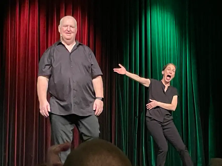 Markus Maria Profitlich in Wilhelmshaven: Eine Party, die Lachmuskelkater garantiert