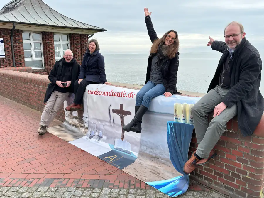 Südstrandtaufe in Wilhelmshaven: Mit den Füßen im Watt den Segen empfangen