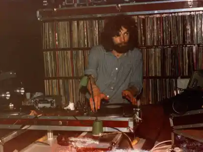 DJ-Legende Uwe Müller aus Ramsloh: 50 Jahre Musikgeschichte und ...